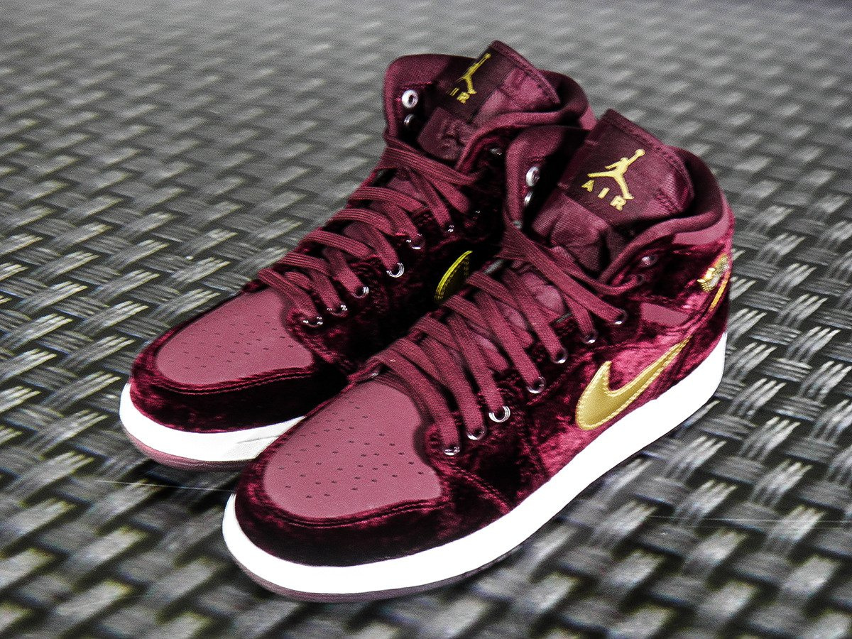 Air Jordan 1 Retro High Premium HC GG Velvet Shoes - 832596-640 ...